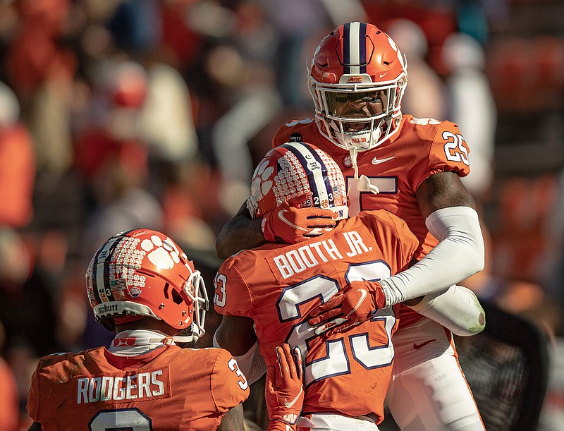 AP Top 25: No. 2 Alabama closes the gap with Clemson | Texarkana Gazette