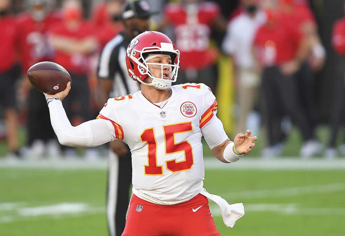 Mahomes' ability to throw from angles causing defenses fits | Fulton Sun