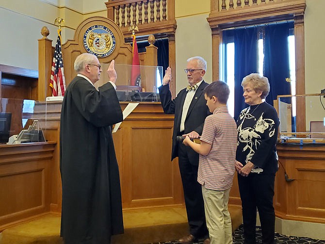 Cole County officials sworn into office | Jefferson City News Tribune