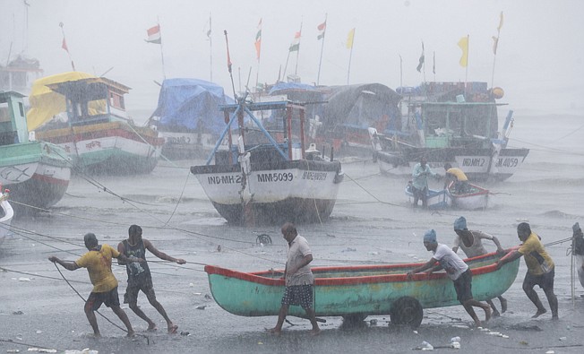 Powerful cyclone, heavy rainfall attacks India