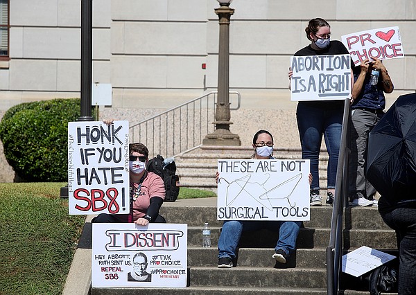 Pro-choice group holds protest at local courthouse | Texarkana Gazette