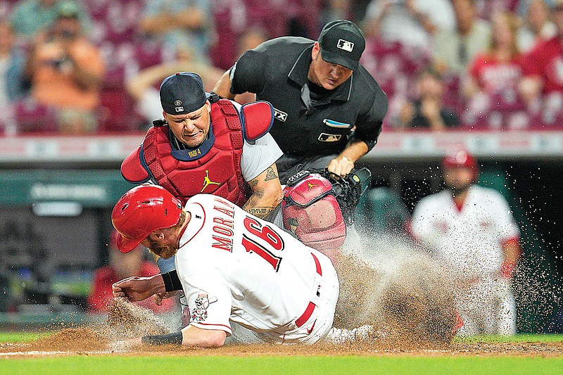 Pujols delivers as Cardinals outlast Reds in 13 innings, 5-3