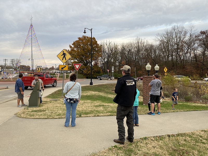 Fulton stages first holiday tree lighting | Fulton Sun