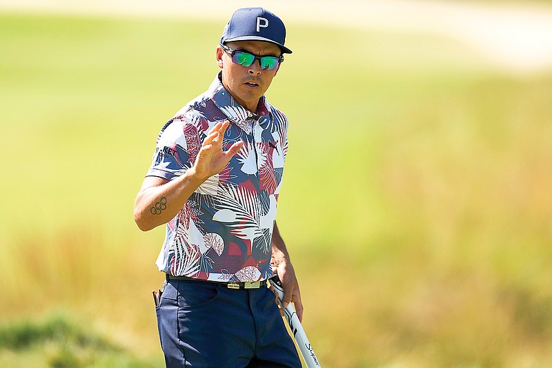 Fowler’s wild ride gives him one-shot lead in U.S. Open