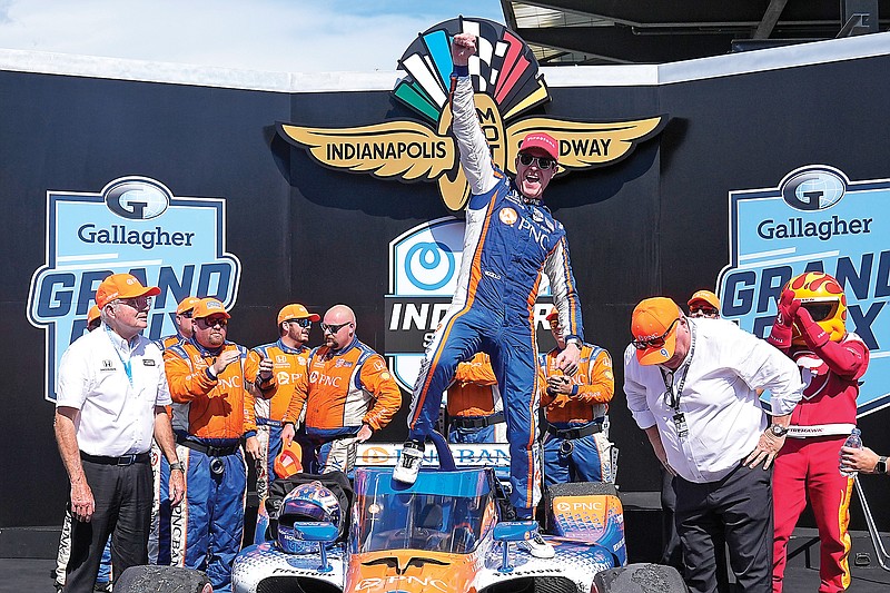 Dixon holds off hard-charging Rahal to win Indy GP