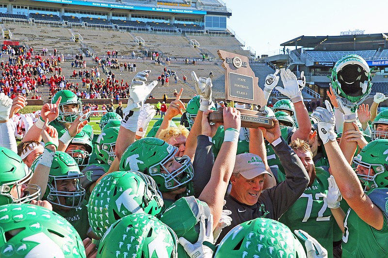 Blair Oaks overcomes halftime deficit to beat Seneca 38-28 for Class 3 ...