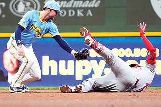 Peralta, Brewers extend Cardinals’ losing streak with 3-2 victory ...