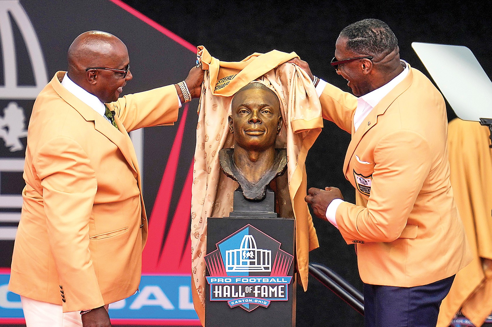 Sterling Sharpe gives fellow Pro Football Hall of Fame brother Shannon ...