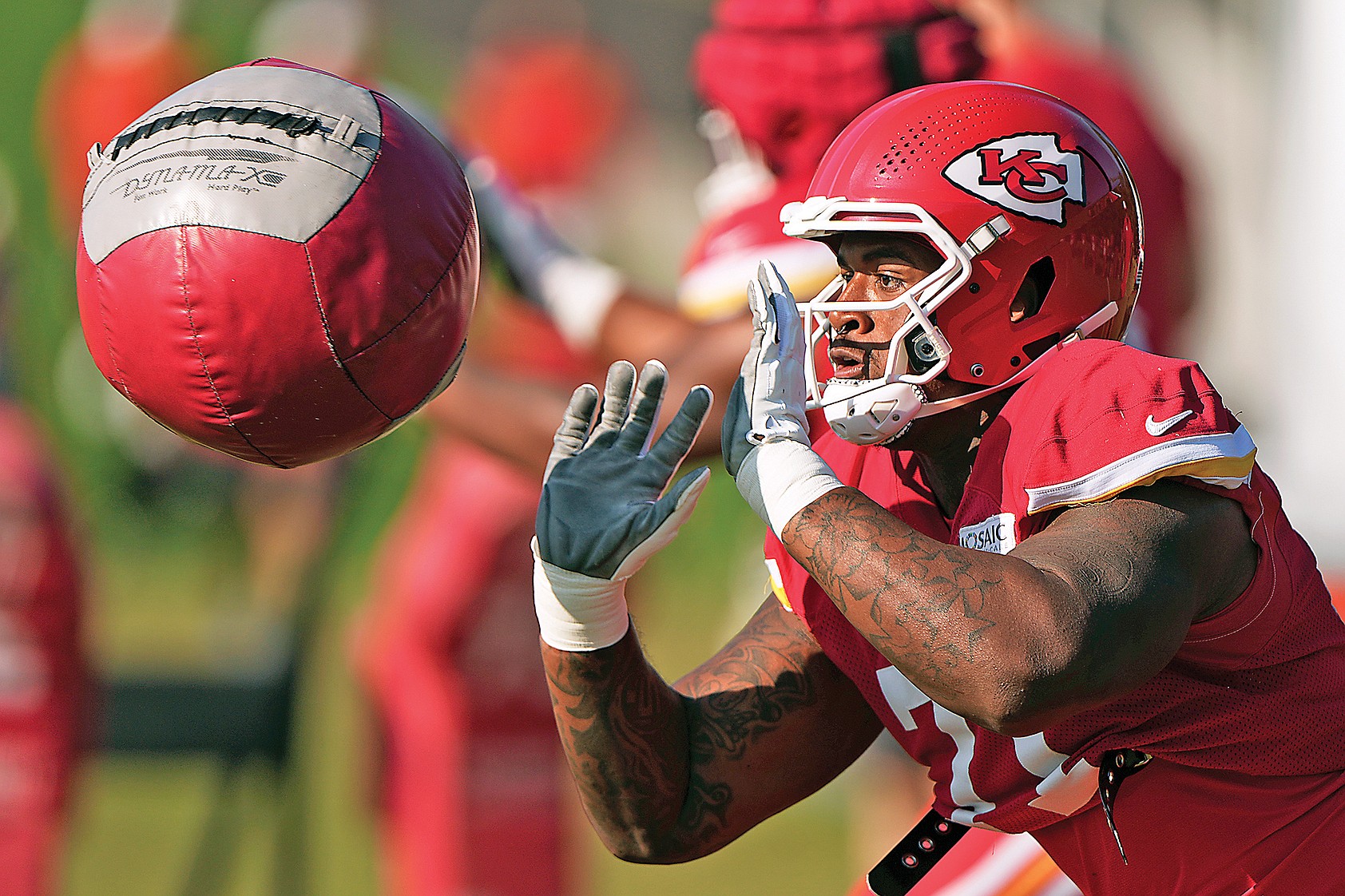 Chiefs’ new O-line faces daunting test against Chargers’ top defense ...