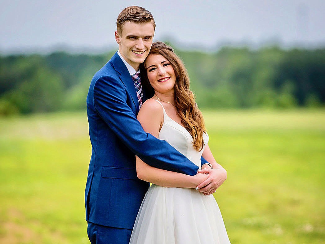 Snoddy-Hendren wed in double-ring ceremony | Westside Eagle Observer