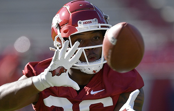 Texas freshman linebacker already getting attention in Fayetteville ...