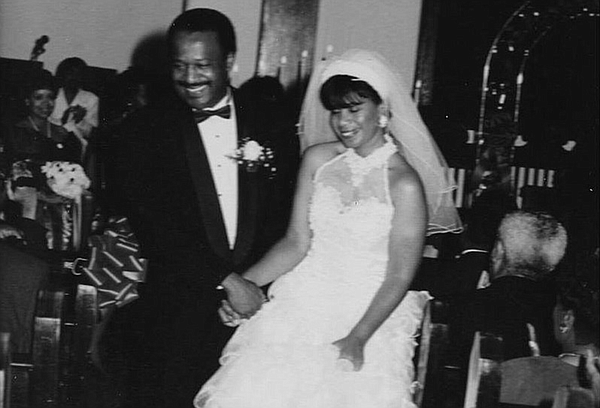 RIGHT TIME RIGHT PLACE: Couple mingles amid Clinton campaign trail ...