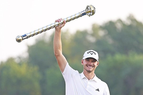 Hojgaard produces big finish to win season-ending World Tour ...