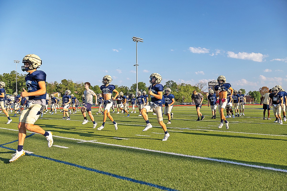 Helias football brings back several starters on both sides of line ...