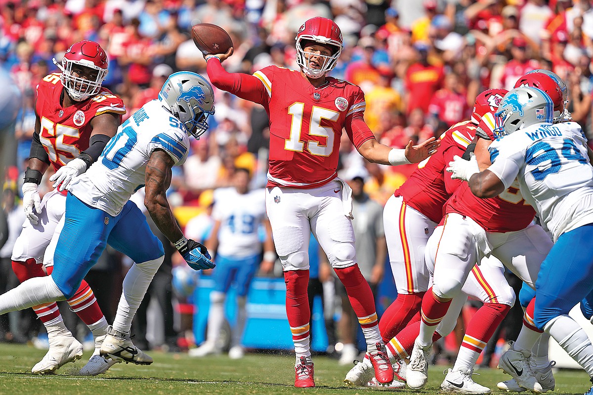 Mahomes completes behind-the-back pass in 24-23 loss to Detroit ...
