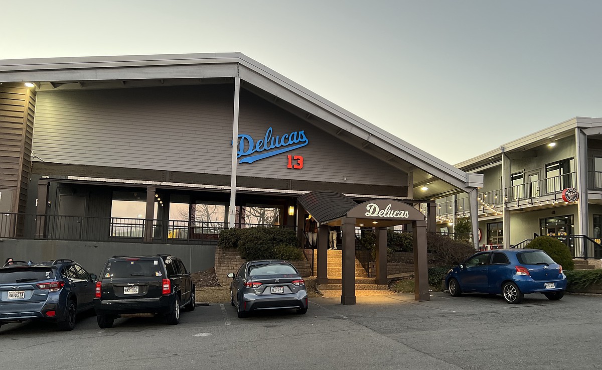 RESTAURANT REVIEW: West Little Rock Deluca’s offering famous pizza ...