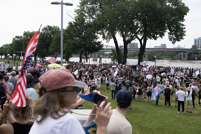 No Kings march lines Little Rock bridge, joins hundreds of other ...