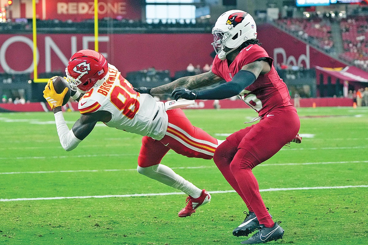 One pass, one TD: Mahomes, Chiefs get off to good start in 20-17 ...