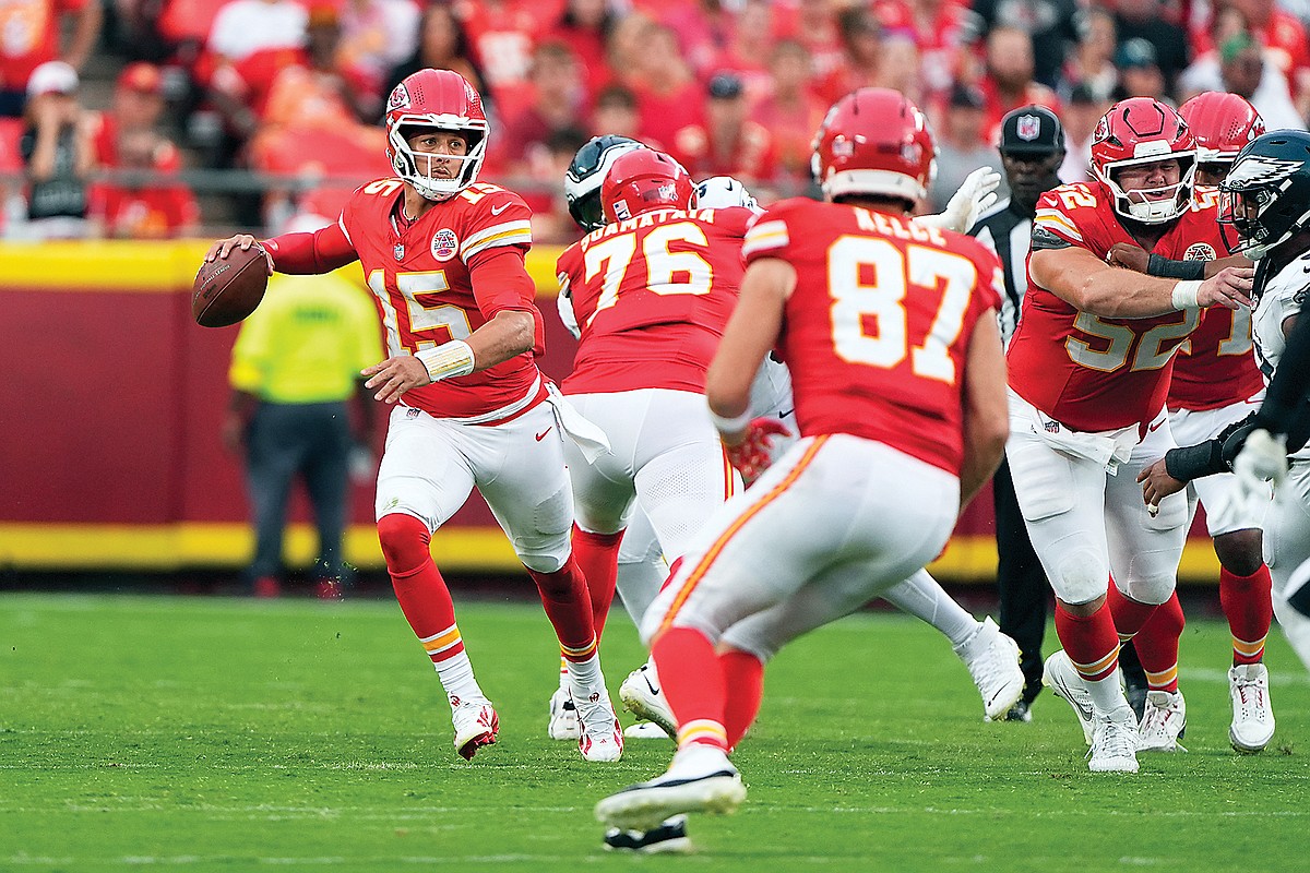 Mahomes welcomes Worthy and Royals back to practice on his 30th ...