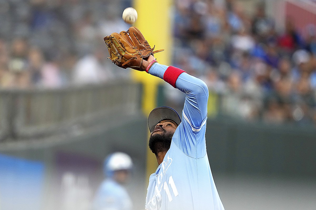 Cameron leads Royals to 2-1 win against Blue Jays | Fulton Sun