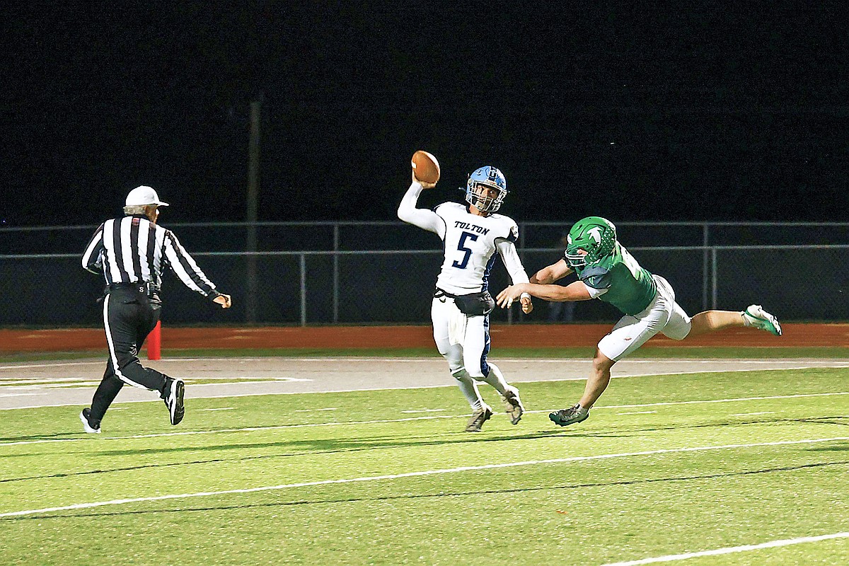 Blair Oaks football blanks Father Tolton 49-0 to open postseason ...