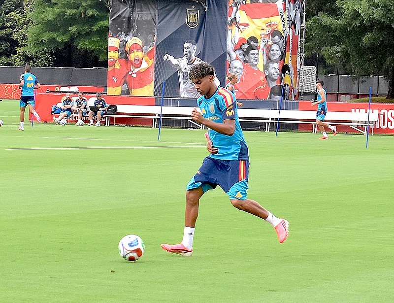 Video: Spain national team hosts open practice at Baylor School ...