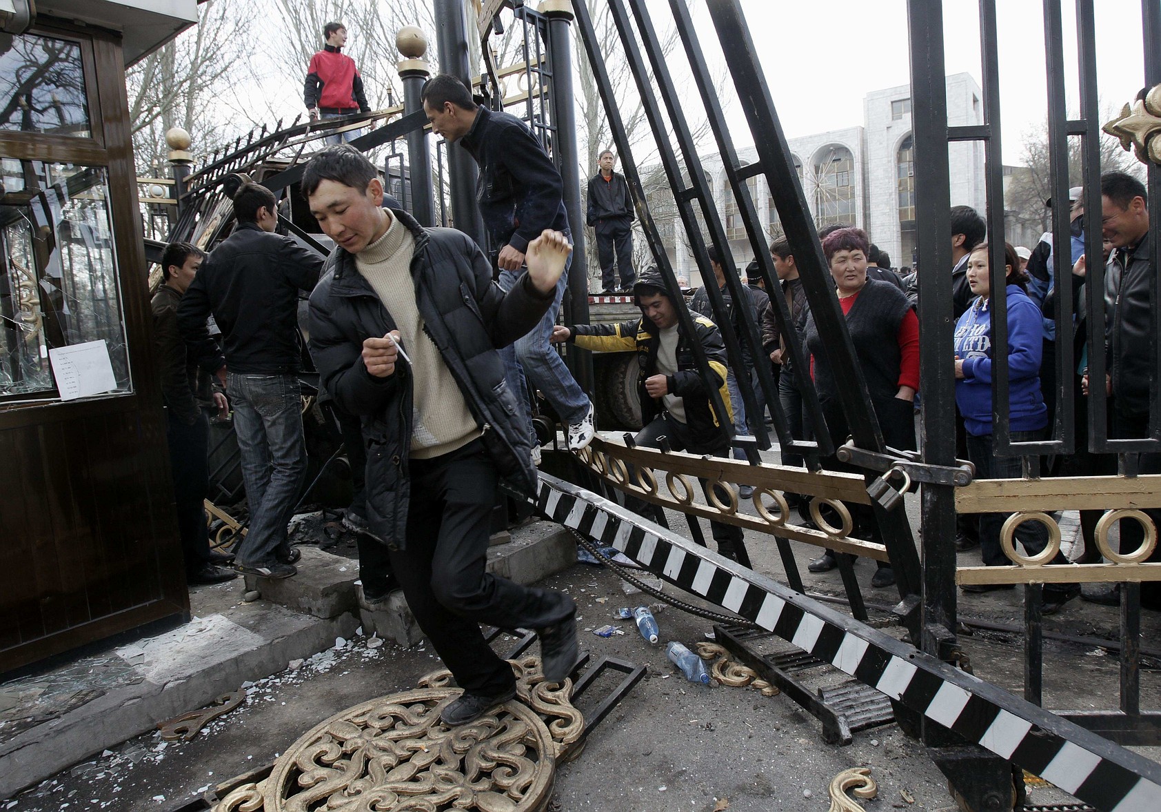 Kyrgyz plan: Vote in 6 months | The Arkansas Democrat-Gazette ...