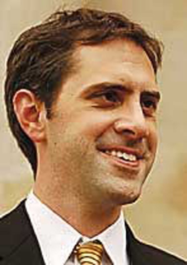 Democrats Pick Between Veteran Lawmaker, ‘Progressive’ Newcomer