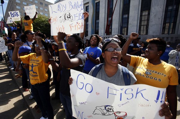 Tennessee students protest moving of art collection | Northwest ...