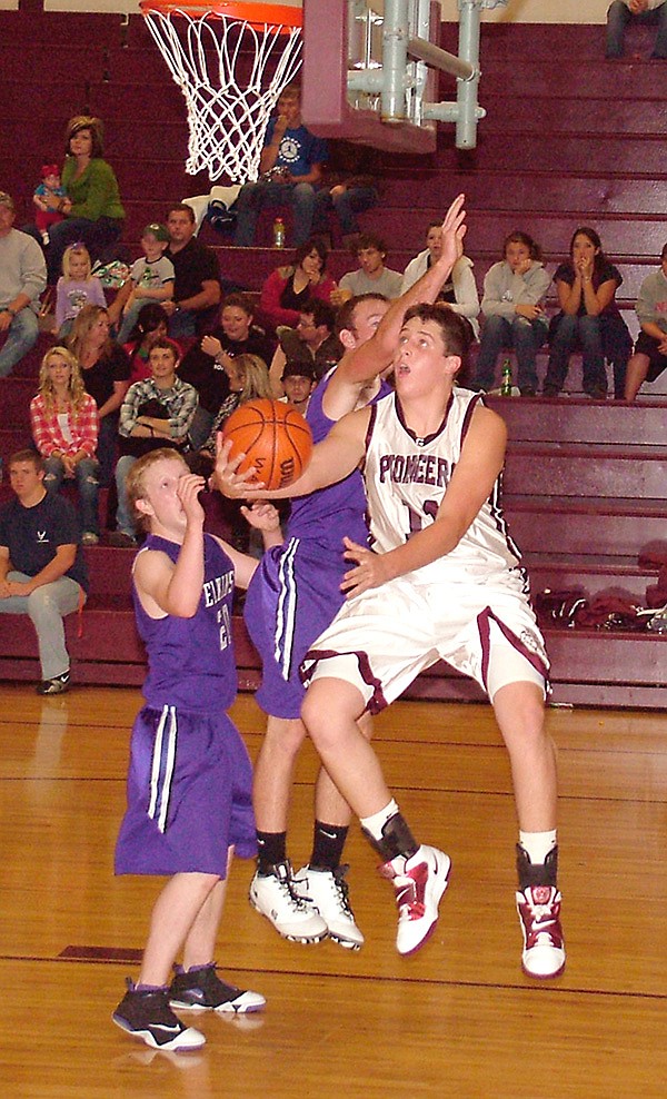 Girls winning, boys losing on the court | Westside Eagle Observer