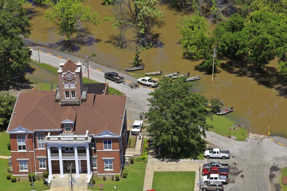 VIDEO: As I-40 detour continues, small towns see big traffic