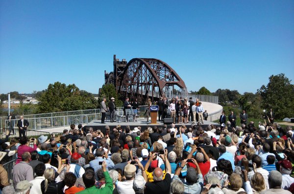Clinton to dedicate pedestrian bridge at library | The Arkansas ...