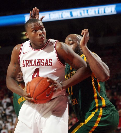 WholeHogSports - Report: Abron to leave Arkansas