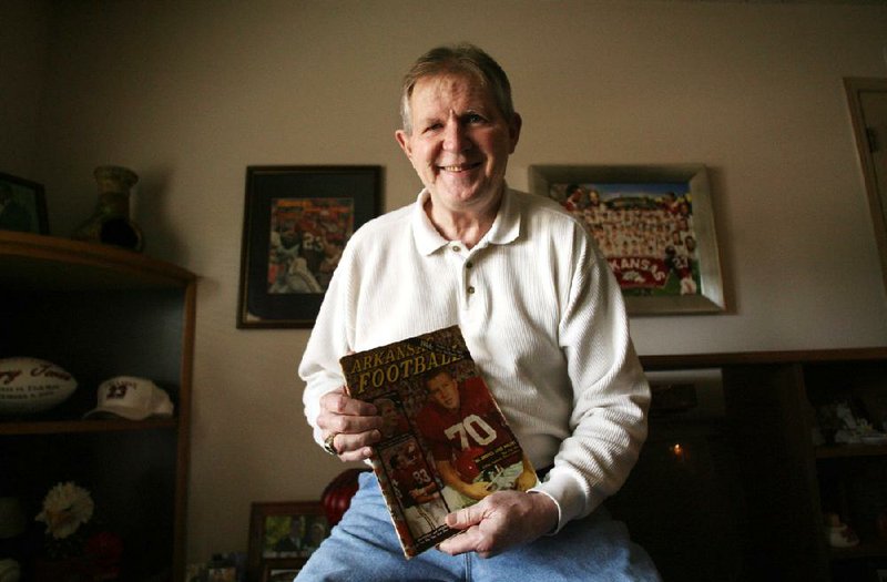 Harry Jones, Hogs' star in the '60s, dies | Whole Hog Sports