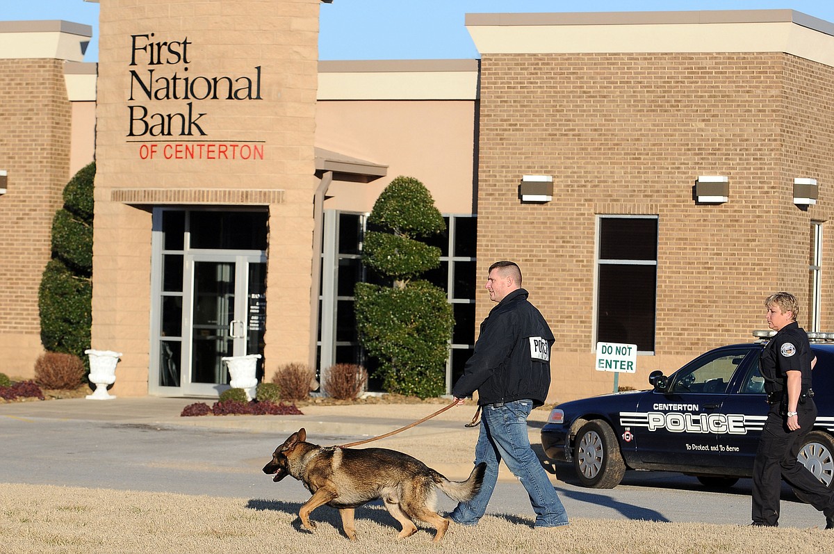 Suspect Loose In Centerton Bank Robbery | The Arkansas Democrat-Gazette ...