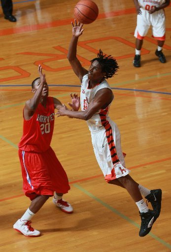 VIDEO: Hall survives, sweeps season series with Parkview