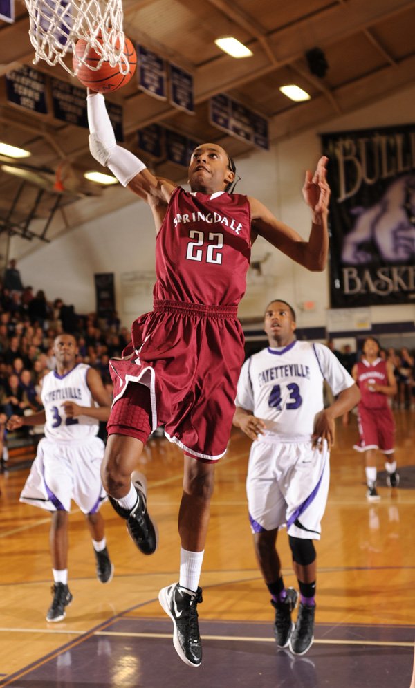 ’Dogs’ Stark Flies Under Radar | Northwest Arkansas Democrat-Gazette