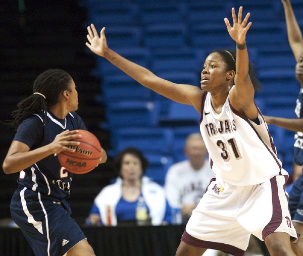 UALR prevails, stuck on Middle