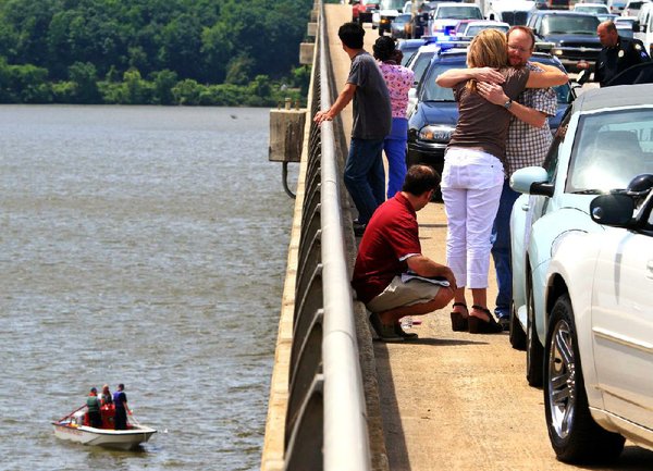 Crews suspend search for teen who fell off bridge | The Arkansas ... Crews suspend search for teen who fell off bridge | The Arkansas ...