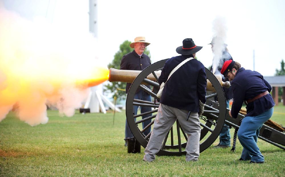 American Civil War Cannons Firing