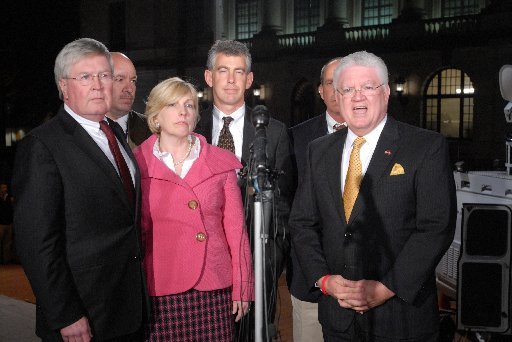 Court looks at lawsuit by mom of slain news anchor | The Arkansas ...