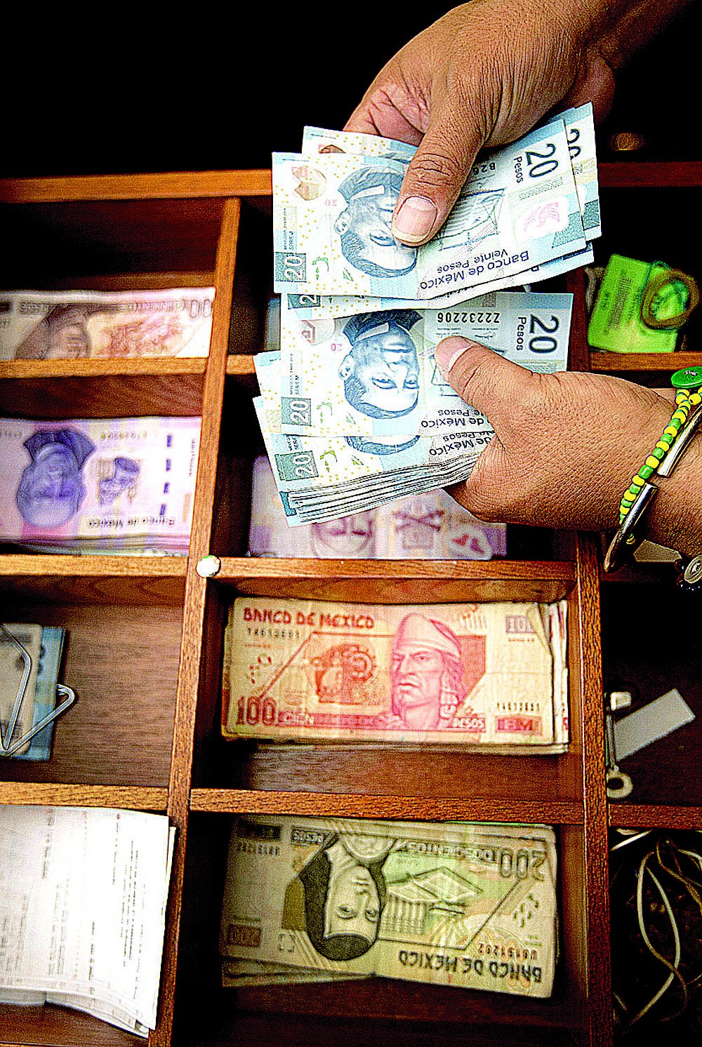 Mexican peso’s skid seen as sign of worry that U.S. faces slump ...