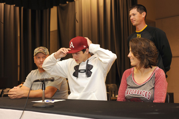 WholeHogSports - Kincaid Chooses Razorbacks