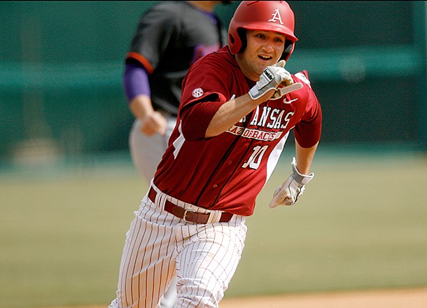 Kentucky rallies in ninth to avoid sweep | Whole Hog Sports