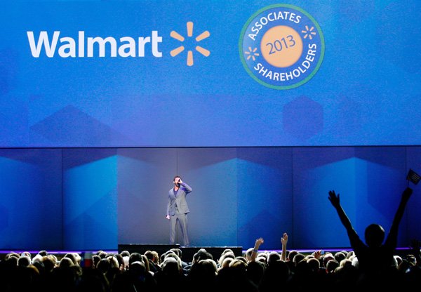 Wal-Mart’s annual meeting again star-studded, rousing