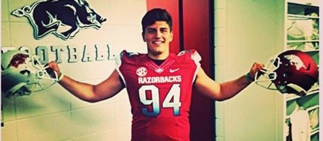WholeHogSports - DE turns down offers to be a Razorback