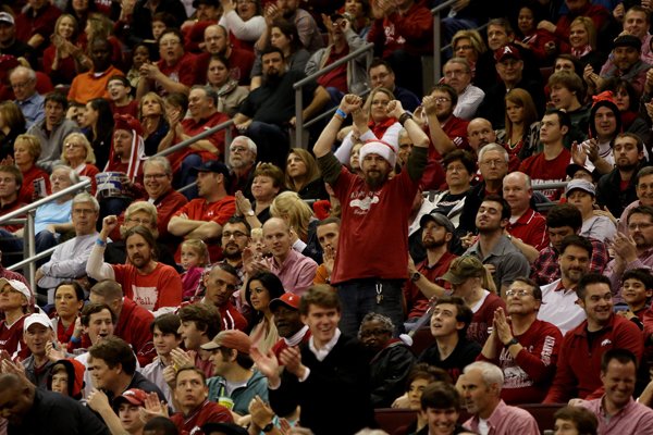 Anderson salutes crowd at Verizon | Whole Hog Sports