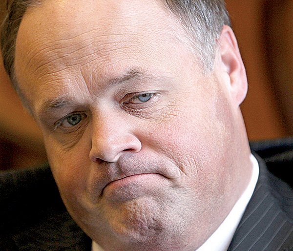 Darr owns 'mistakes' but won't step down