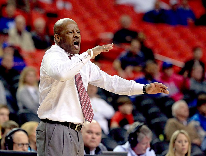 Hogs offer 7-footer | Whole Hog Sports