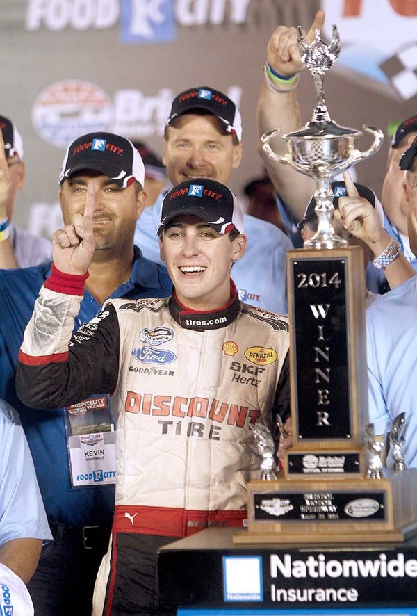 Blaney gets best of Busch, steals one on final restart